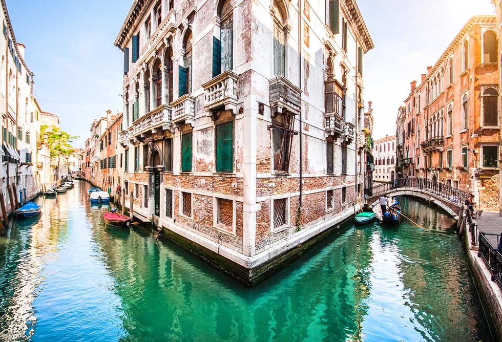 Secret Venice, walk + boat tour along the minor waterways