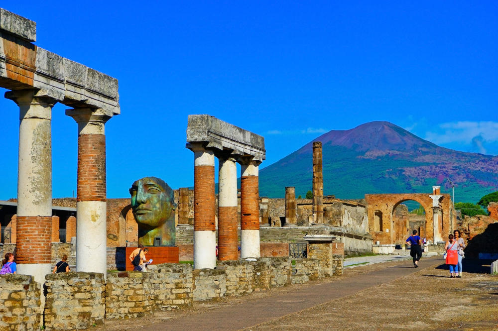 Naples to Pompeii & Vesuvius with Wine Tasting & Lunch!