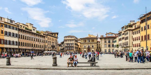 Piazza Santa Croce: The Soul of Florence, between History and Nightlife
