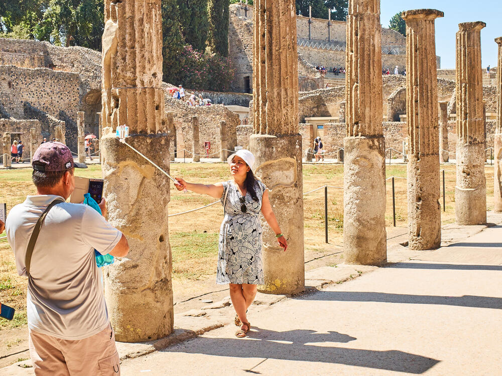 Private Guided Tour of Pompeii with Transportation