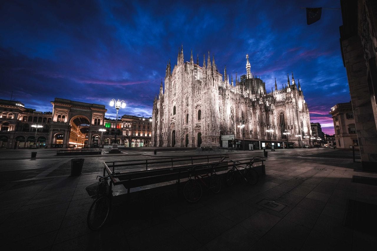 Private Guided Walking Tour: Discover Milan by Night