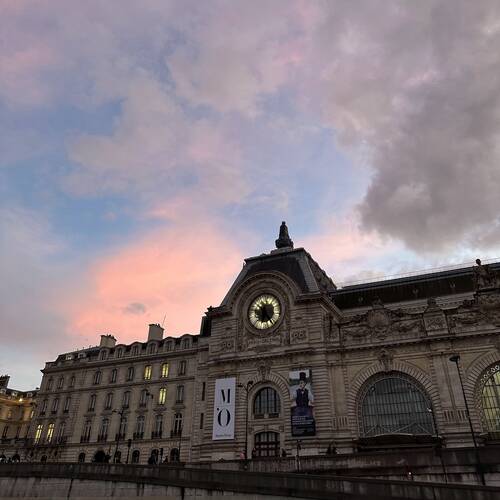 Weekend trip Florence to Paris for students